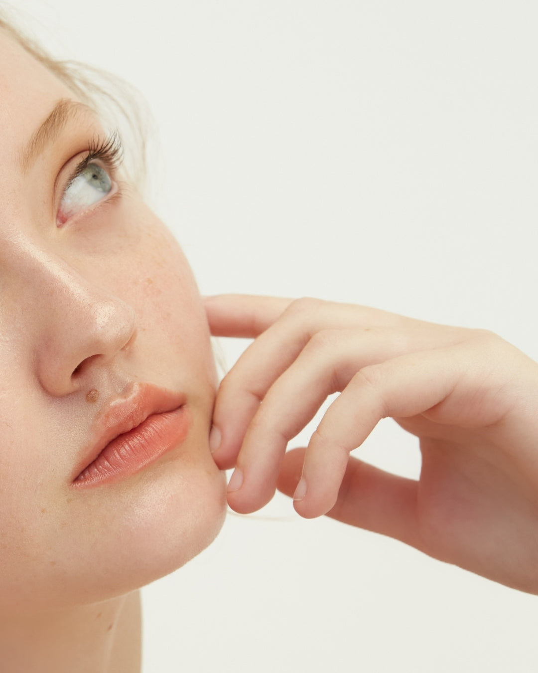 Science Talks: How Blue Light Causes Skin Damage - Tomorrow-Today Beauty